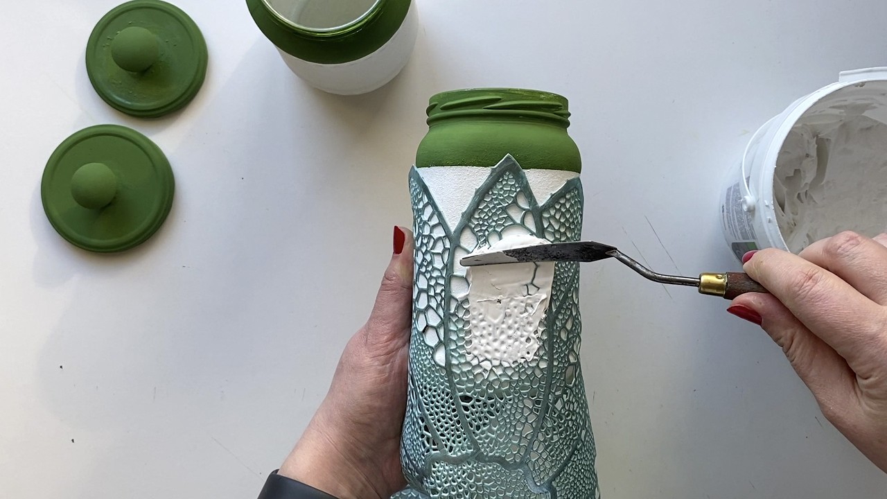 DIY A Super Simple idea for recycling glass jars. Cute jars for the ...