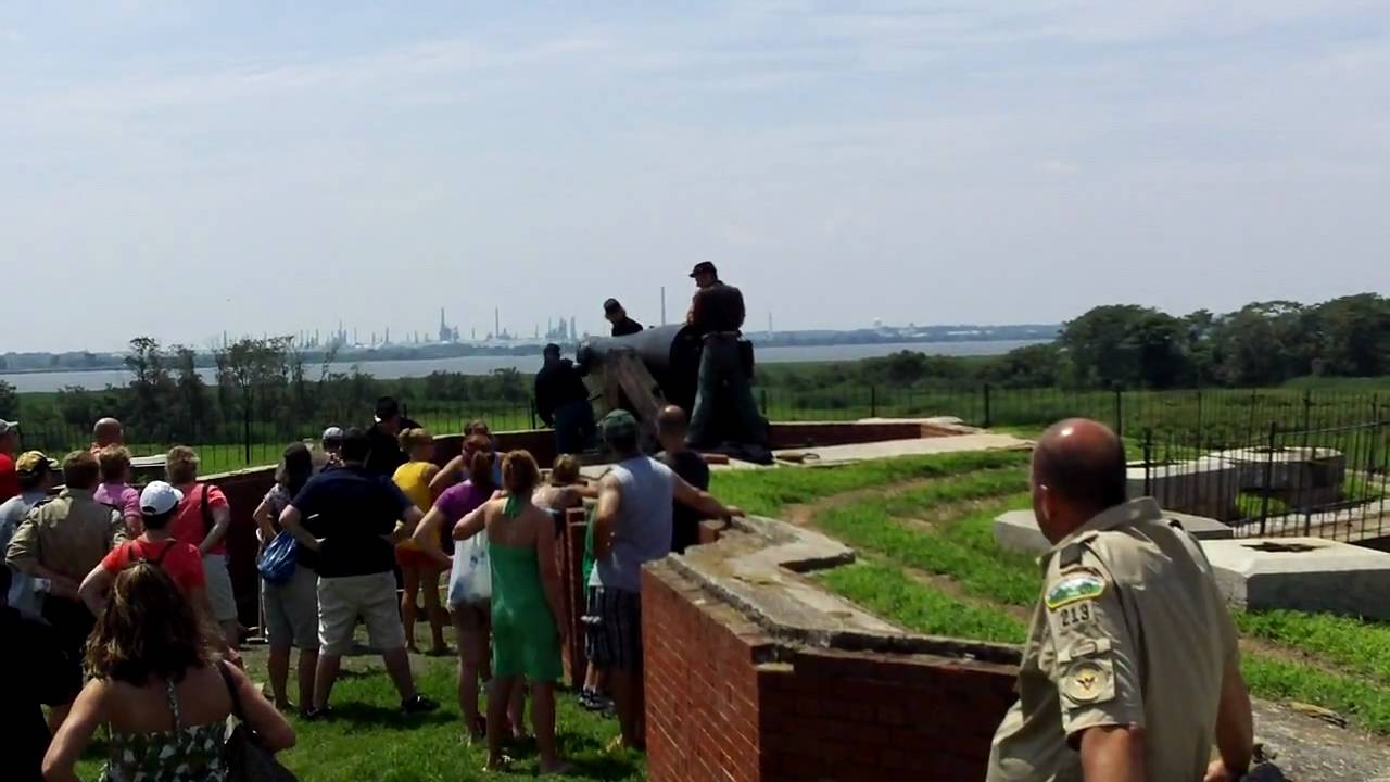 Ft Delaware firing the 8" cannon firing July 17th 2010 - YouTube