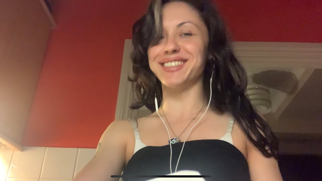 21 Questions W/Daisy (This or That’s) - P.1 - YouTube