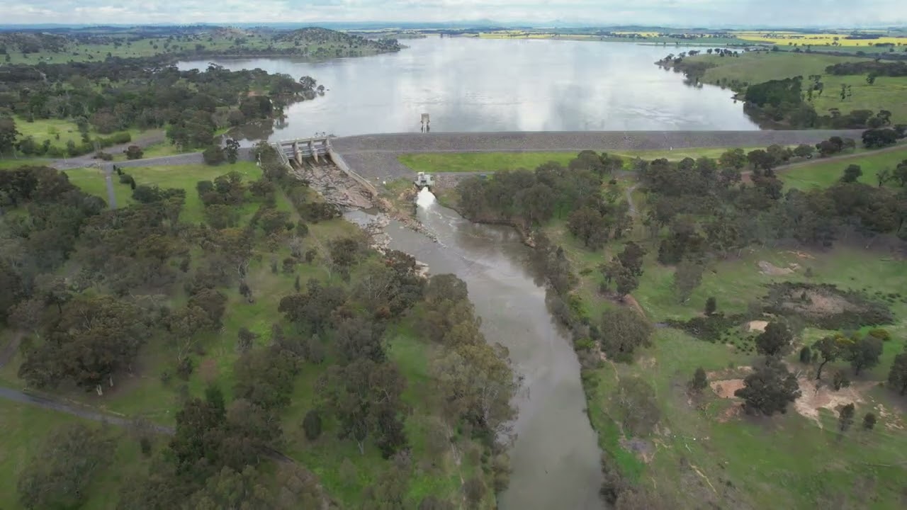 Australia, Victoria, Baringhup, Cairn Curran - YouTube