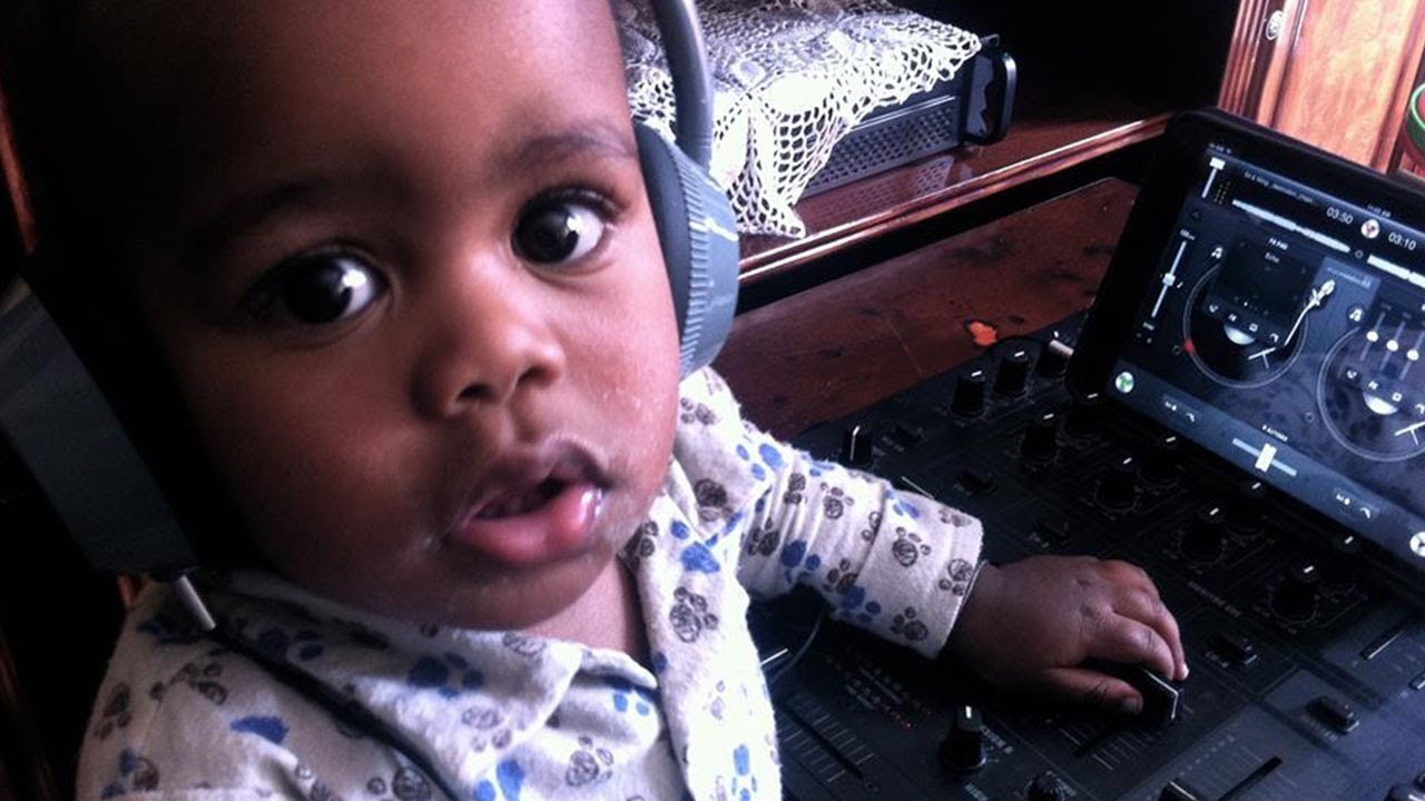 Baby DJ Jamming Crazy On The decks. - YouTube