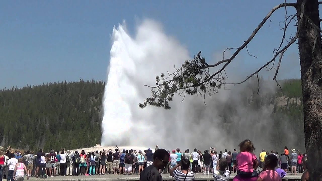 Old Faithful gejzír v Yellowstone parku - YouTube