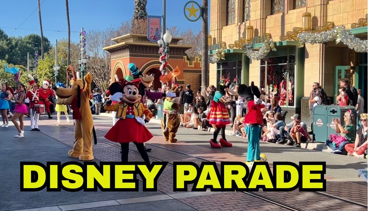 Disney California Adventure Parade 🎉 / Mickey & Friends Live! - YouTube
