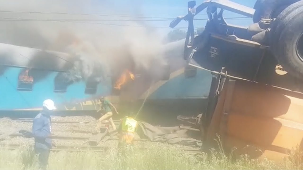 Several dead in South Africa train crash - YouTube