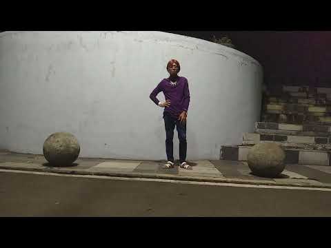 Sweater ungu, celana panjang biru dengan motif, bagian 1, Willa Modeling