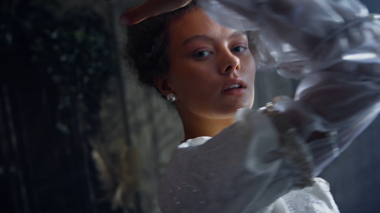 Sean Ban Beaton "80s Queen" - music video in a different century - YouTube