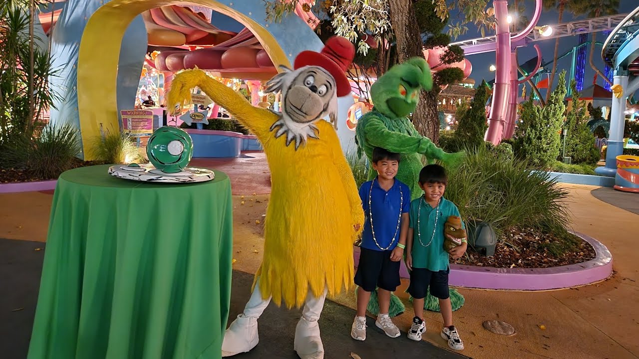 The Cat In The Hat ride @ Island of Adventure, Orlando, Florida - YouTube