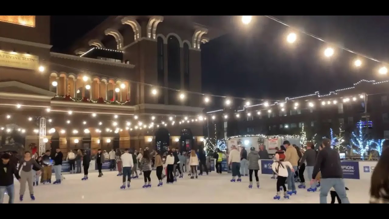 Amazing street scene, ice skating and festivities in Grapevine Texas ...