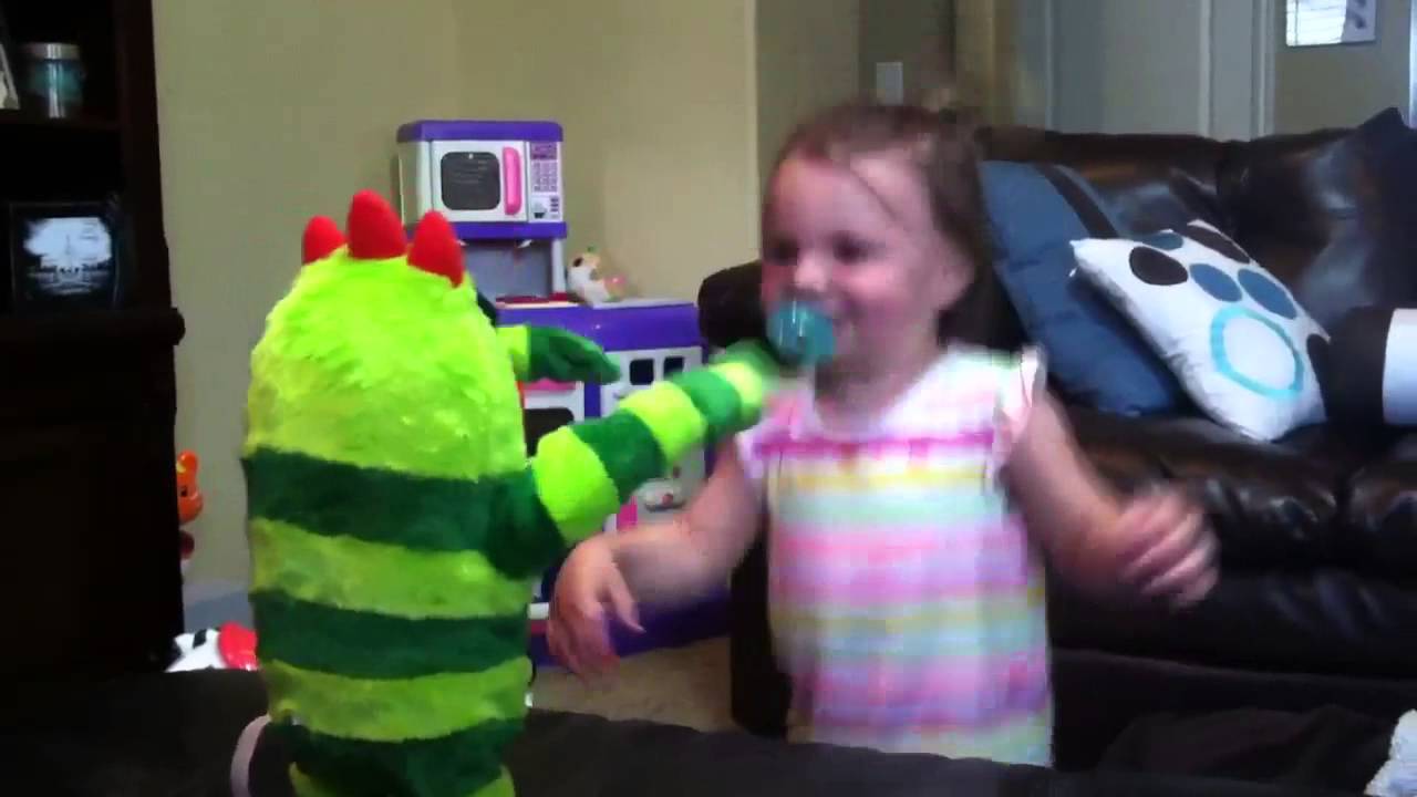 Yo Gabba Gabba - Dancing Brobee Toy - YouTube