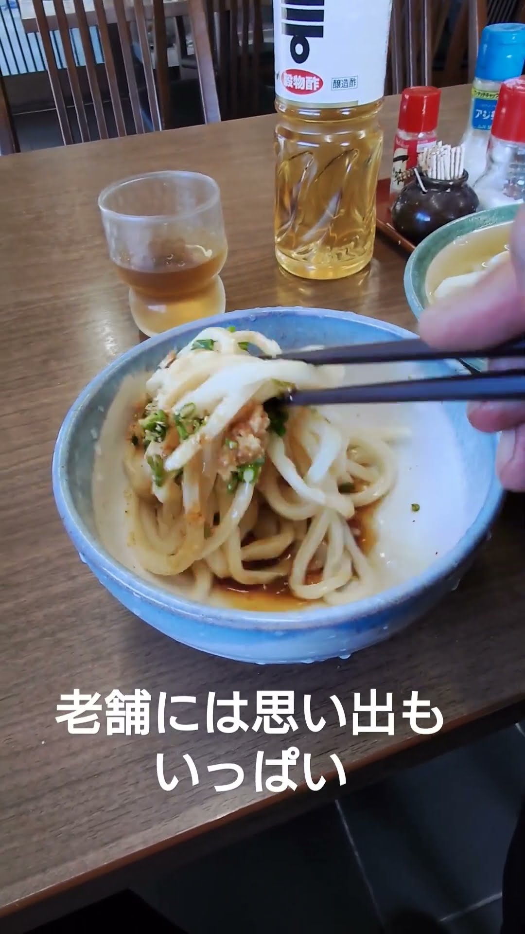 今年795玉完食大喜多のぬる天二玉、醤油うどん冷たいの、900円也近所のごく親しいヤツの葬儀の前に腹ごしらえあいつもうどん好きやったなあと思い出しながら旨し!!くさおのうどん日本新記録
