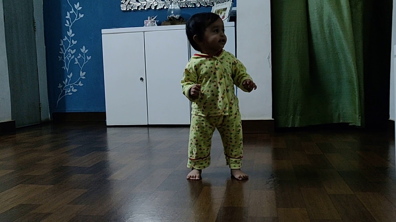 baby dancing ! - YouTube