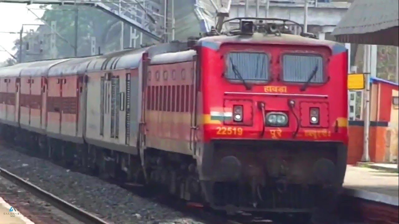Powerful electric engine WAP 4 pulled the express train over Barddhaman ...