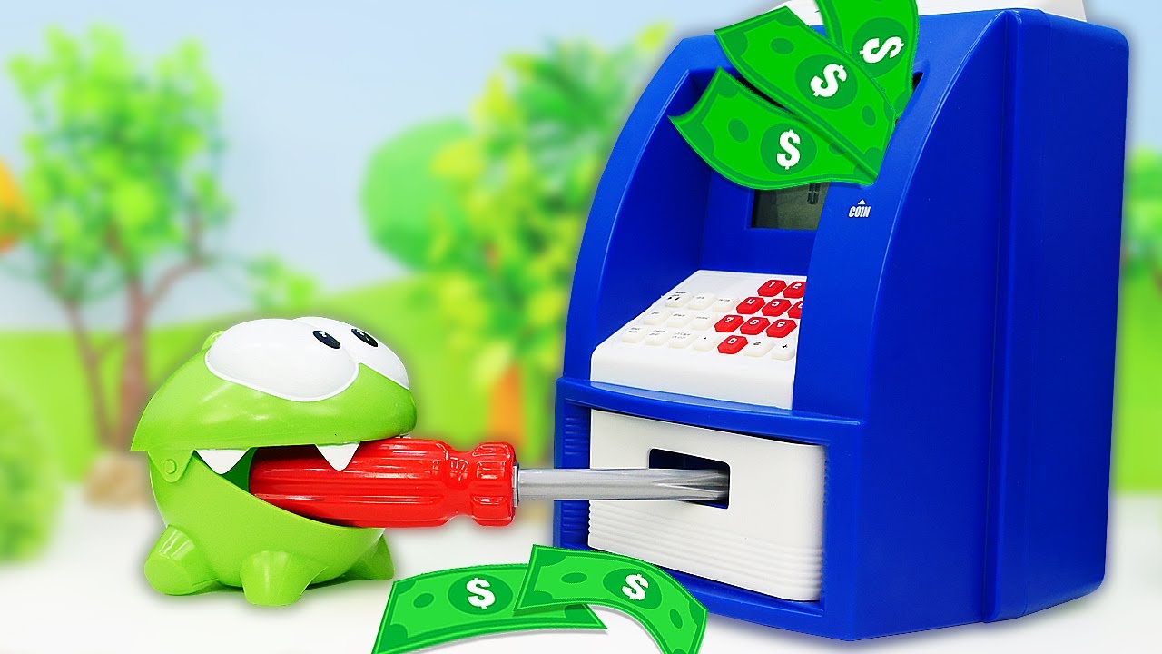 Ам Ням пытается взломать банкомат! Игрушки для малышей и развивающие ...