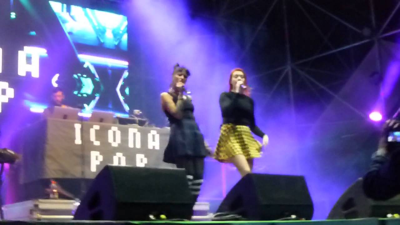 Girlfriend - Icona Pop (Live at Primavera Fauna - Chile) - YouTube