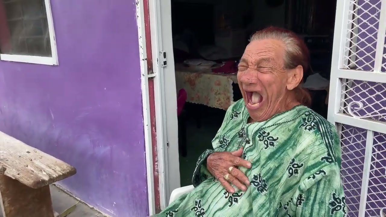 La Gilbertona - A mi nadie me escupe - YouTube