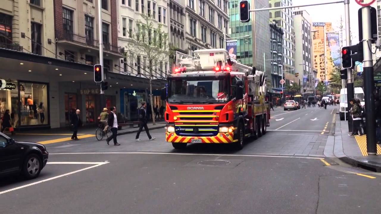 2013 04 October - fire engines queen street - YouTube