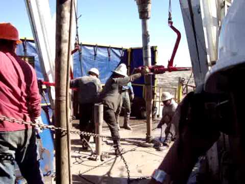 making a drill pipe connection - YouTube