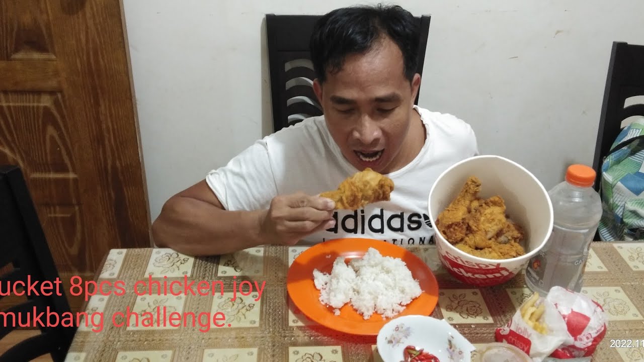 Vlog #102 1 bucket 8pcs jolibee chicken joy mukbang challenge w/ burger ...