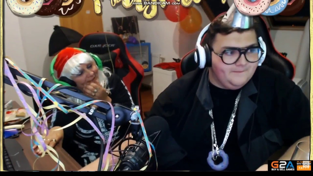 Fatty Pillow - HOLKA MODROOKÁ, RATATUJI feat. MamkaPillow (oficiál ...