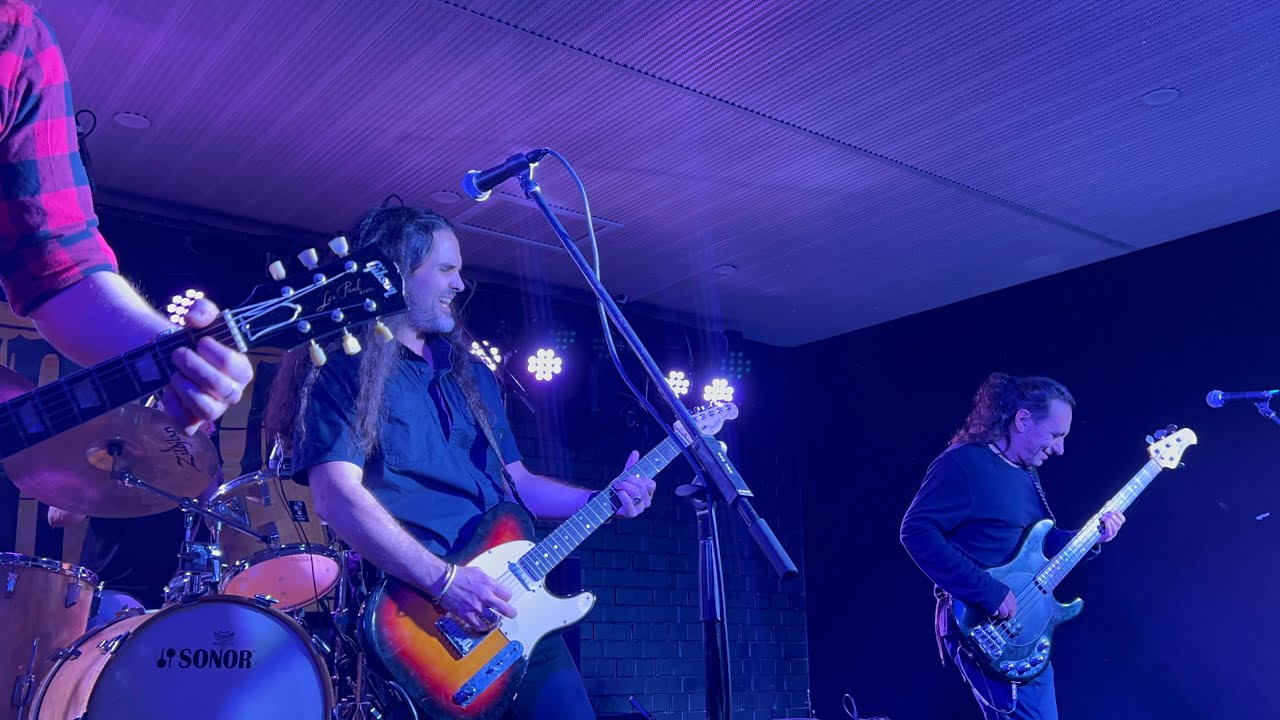 Absolutely one of the best tribute bands about fantastic atmosphere ...