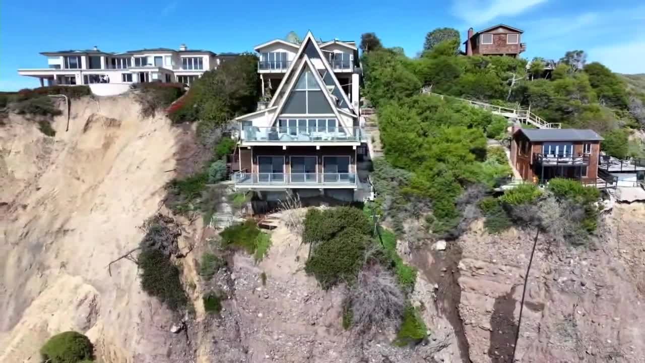 Massive landslide on coastal bluff leaves Southern California mansion ...