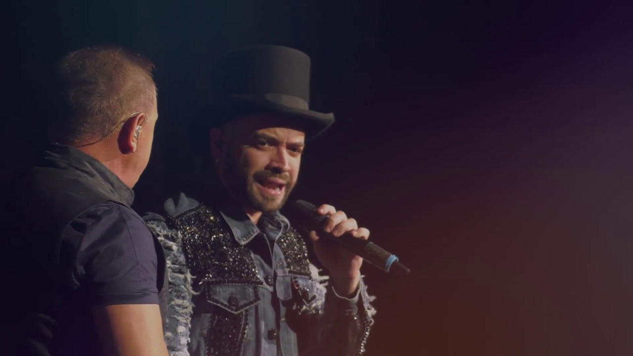 Franco De Vita & Nacho - Valiente (Live from Libre Tour) - YouTube