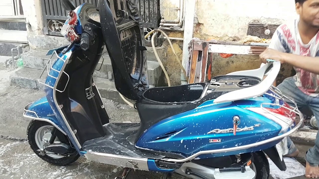 Scooty/Activa washing - YouTube