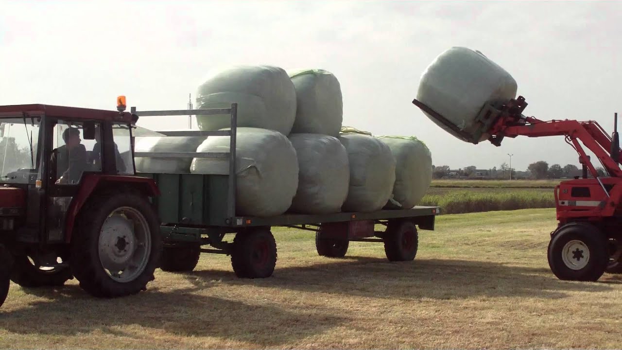 Case International 733 + bale trailer & Same explorer 63 + frontloader ...