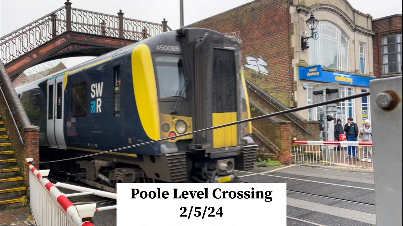 Poole Level Crossing 2/5/24 - YouTube