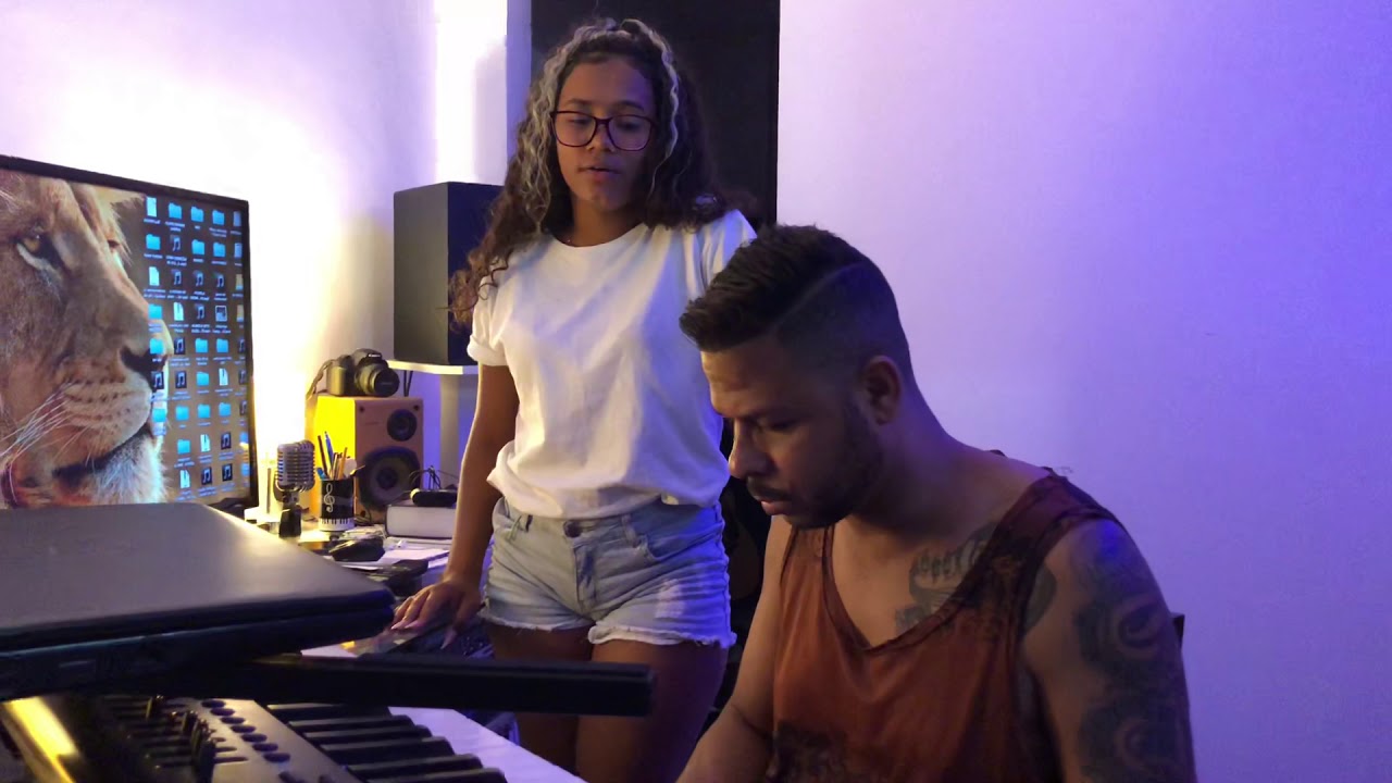Mc Julia - De nada tenho falta (Cover) - YouTube