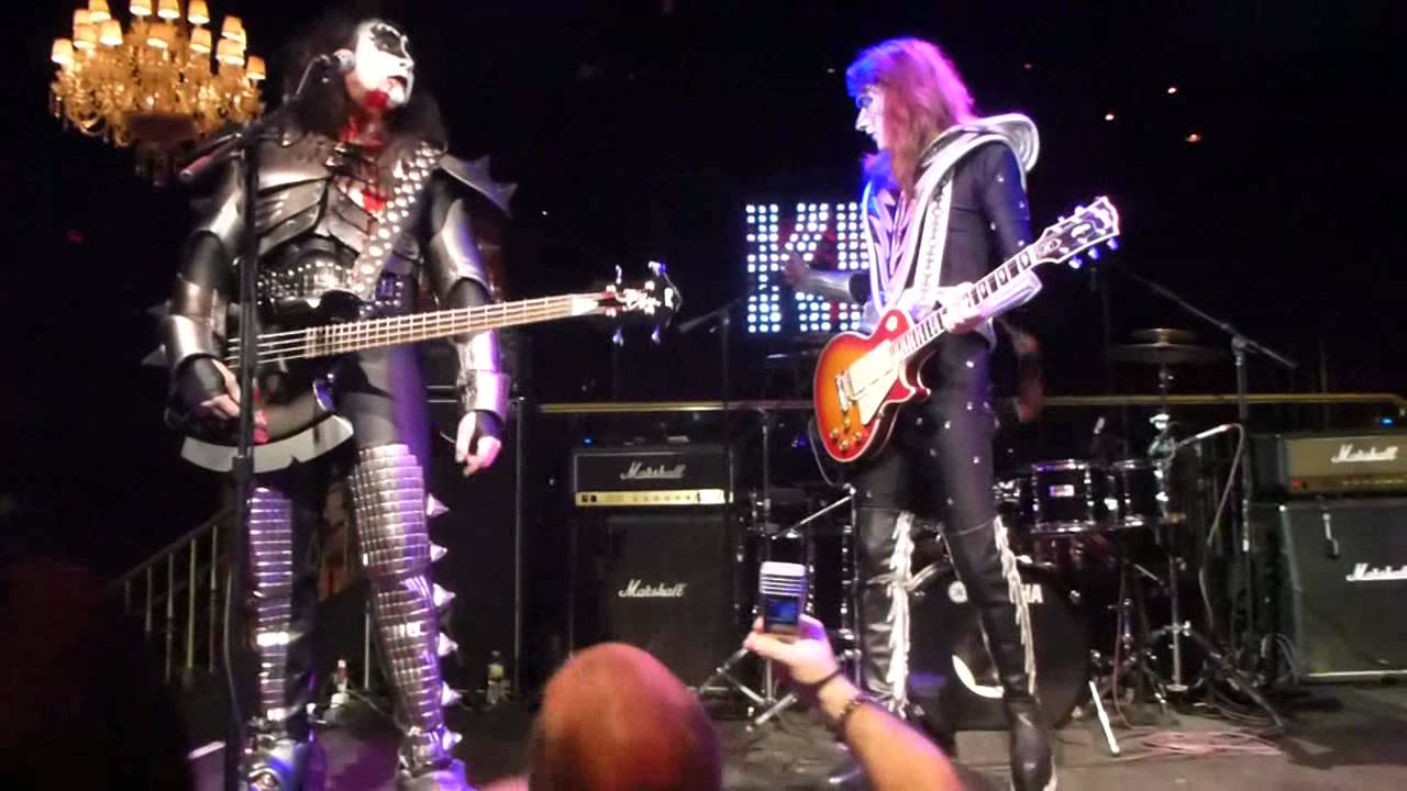KISS Forever Band - I love it loud - YouTube