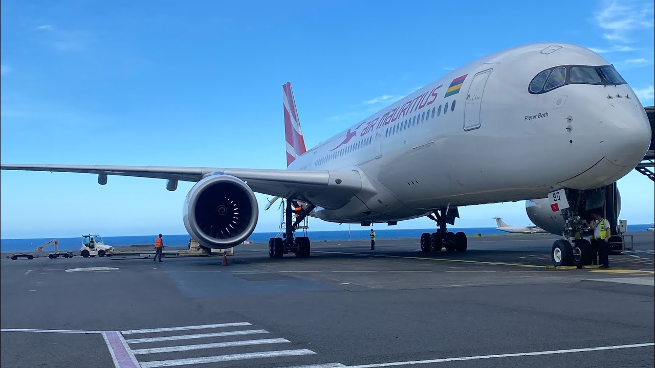 Push-back Air Mauritius Airbus A350-900 To Mauritius - YouTube
