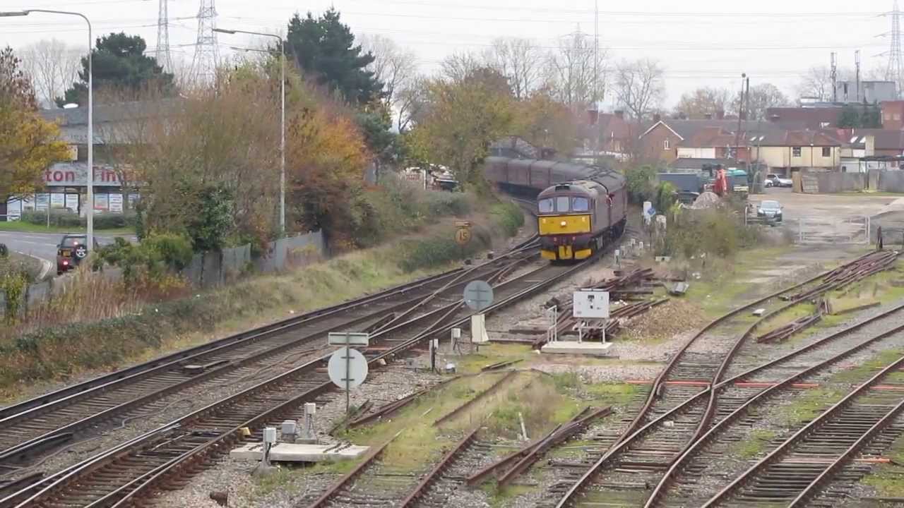 33029 TnT with Black 5 44871 passing Totton Yard 27/11/2013 - YouTube