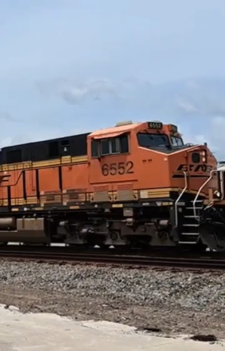 Super HIGH Pitch Blast "Rollin down mountain" Beastly BNSF #6552 - #282@rider22 - YouTube