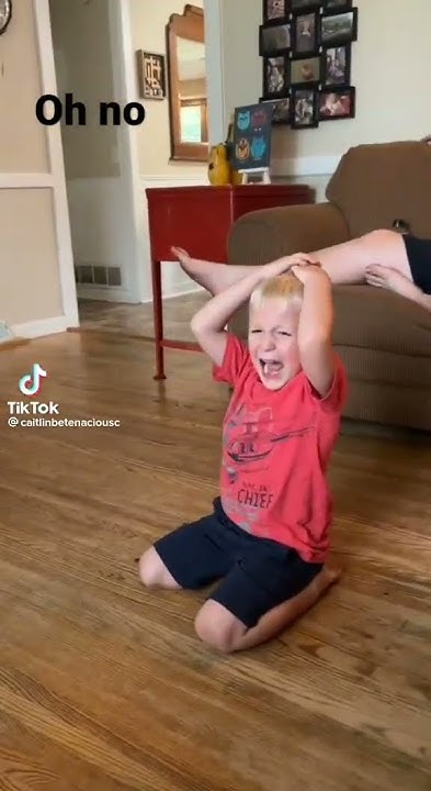 oh no poor kid - YouTube