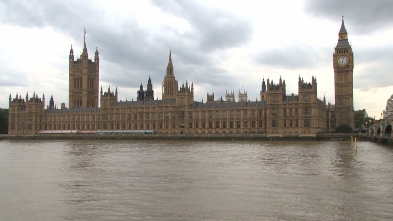 Heathrow Airport’s third runway moves step closer - YouTube