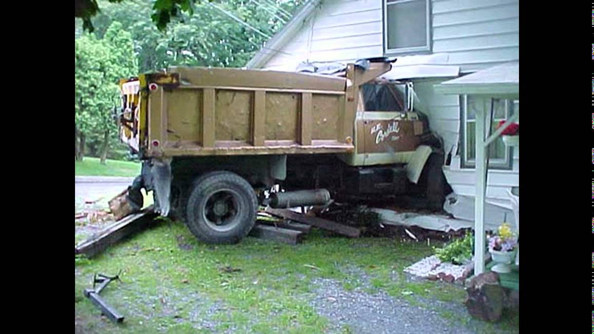 Big Rig & Truck Accidents, Truck Wrecks, Crashes And Accidents - YouTube