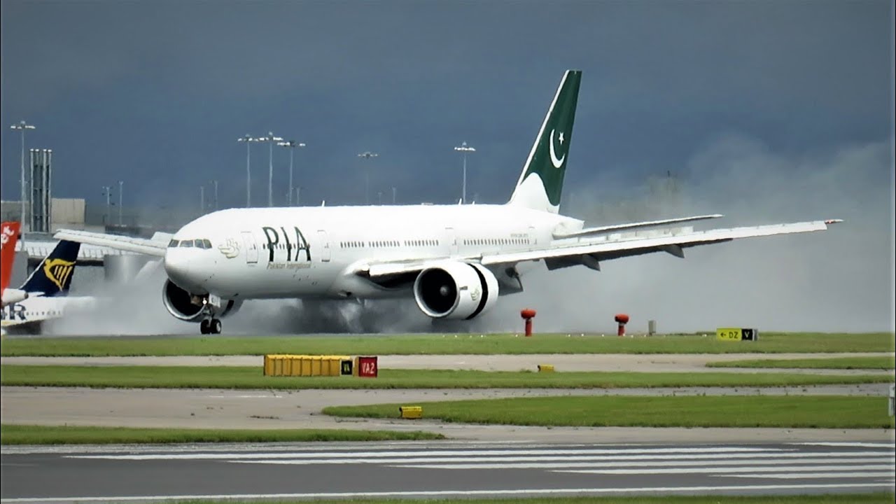 How to Blow Dry an Airport Runway with a Boeing 777! - YouTube