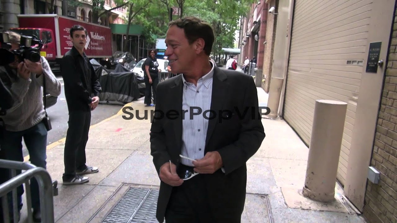 Joe Piscopo at the 'LIVE! with Kelly and Michael' studio ... - YouTube