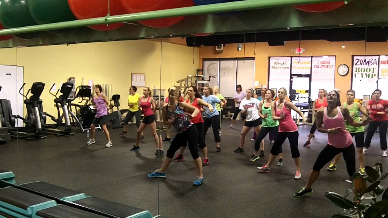 Core Fitness Zumba Girls - Daddy Yankee "Lovumba" - YouTube