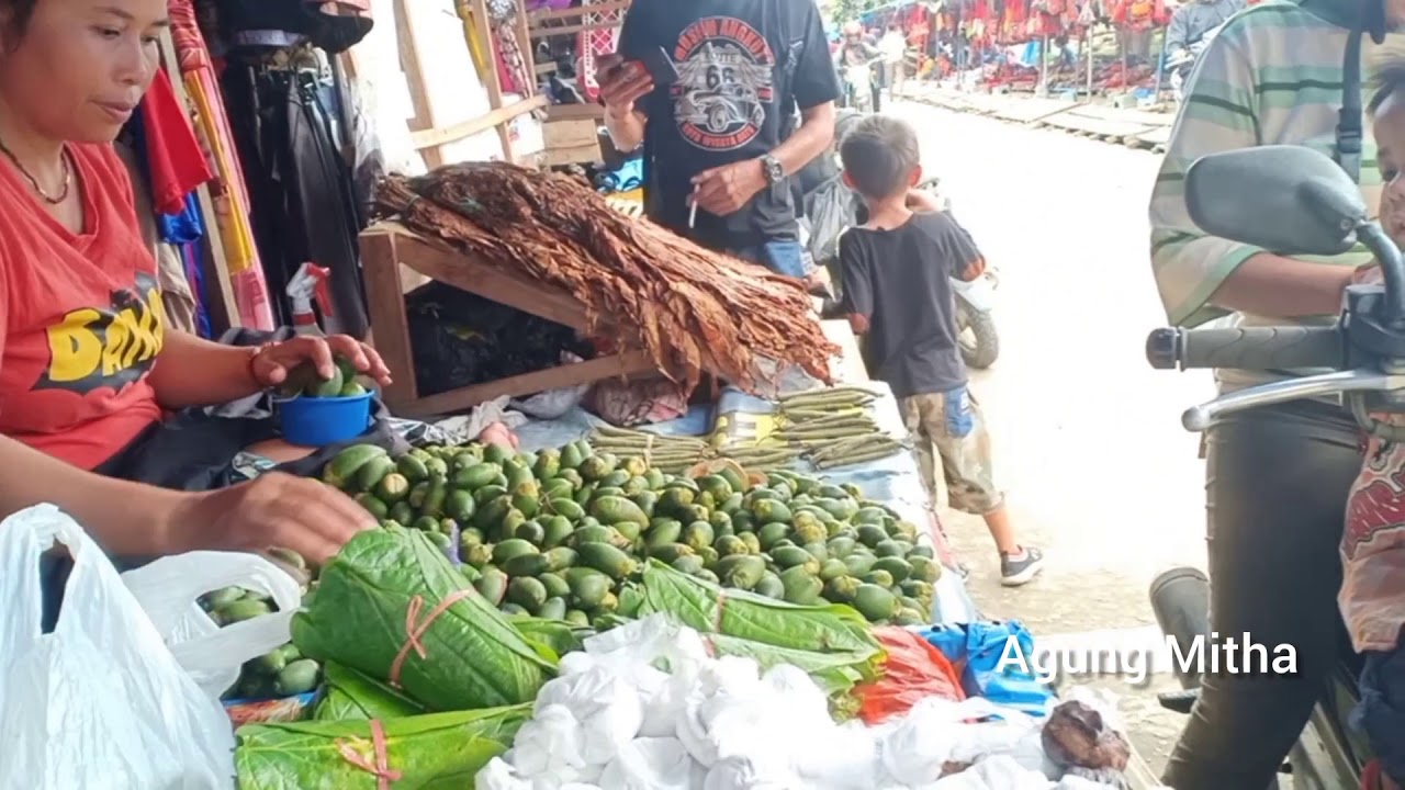Inilah Pasar Khas Cendramata di Pasar Toraja Utara - YouTube