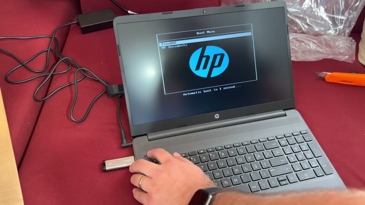 Laptopul mai ieftin decat o tableta | HP 15s-eq1001nq - YouTube