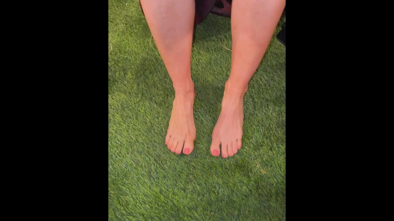 Beth Behrs Feet Close Up - YouTube