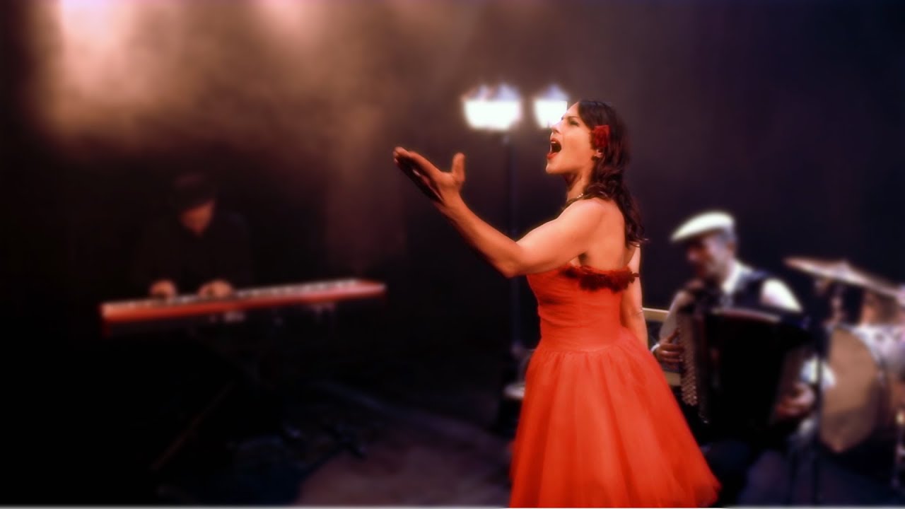 Padam by Annick Burger - YouTube