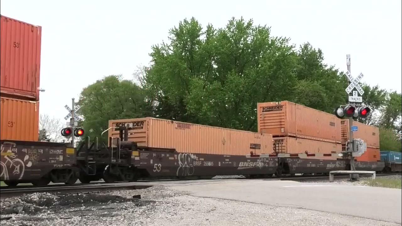 BNSF 5520 West in Coal City, IL 5/16/21 - YouTube