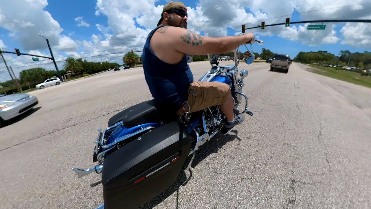 Harley Davidson Road King VICLA Style - YouTube