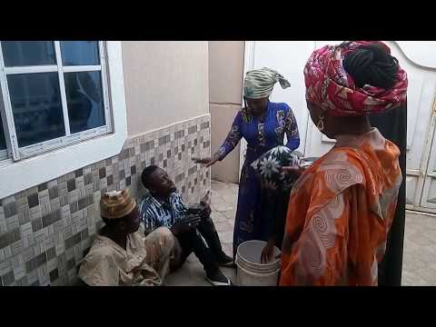 Yammata sunyiwa wani Tsirara