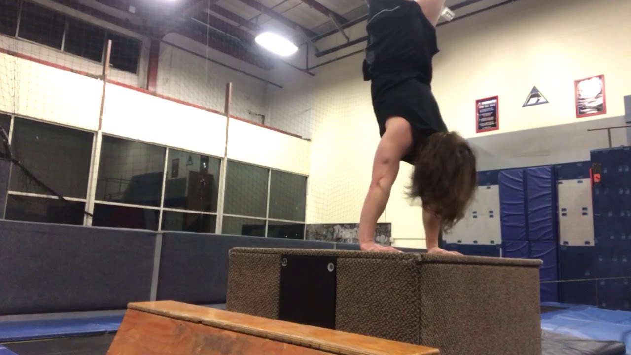 Trampoline jump to Handstand - YouTube