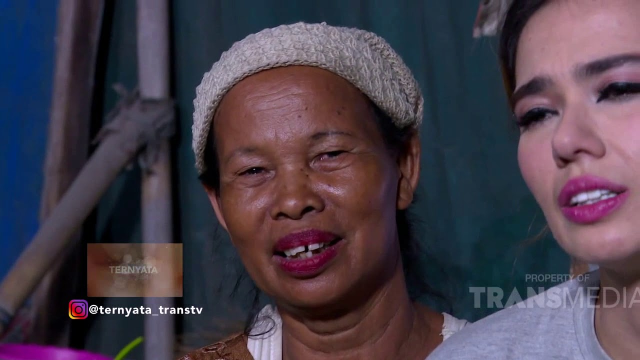 TERNYATA - Catherine Wilson Membantu Mak Marni Mengumpulkan Tumpahan ...