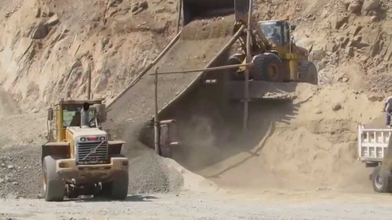 Explotación en Cantera - YouTube